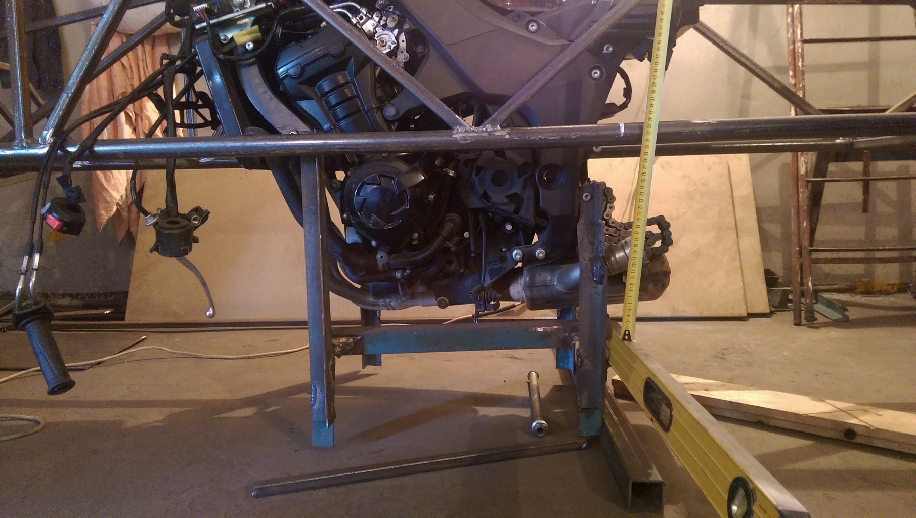 Installing the engine on the frame - FlyingBike